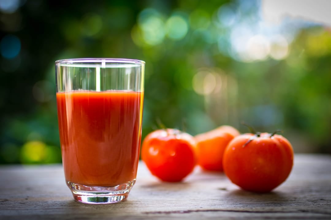 Tomatensaft: 10 gesunde Wirkungen & 4 Tipps zum Selbermachen